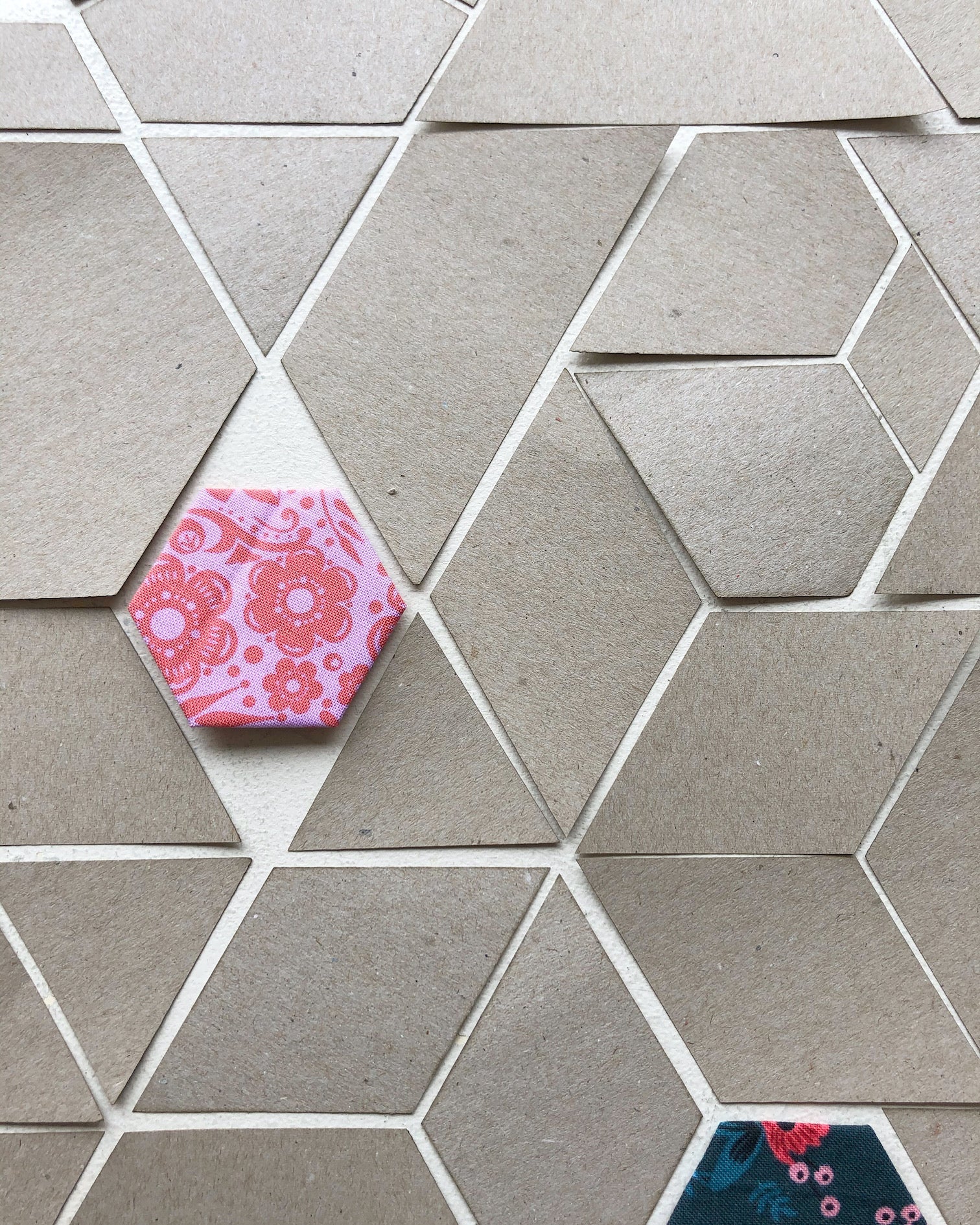 How to Choose the Right PAPER for English Paper Pieces – Tales of Cloth